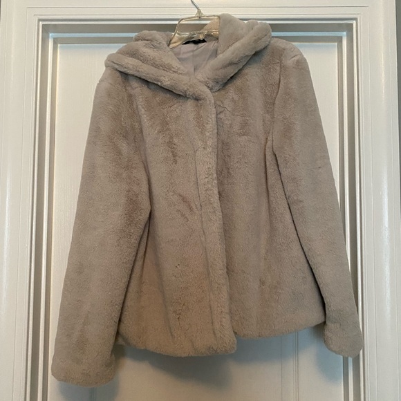 Simply Vera Vera Wang | Jackets & Coats | Simply Vera Coat Beige Color ...